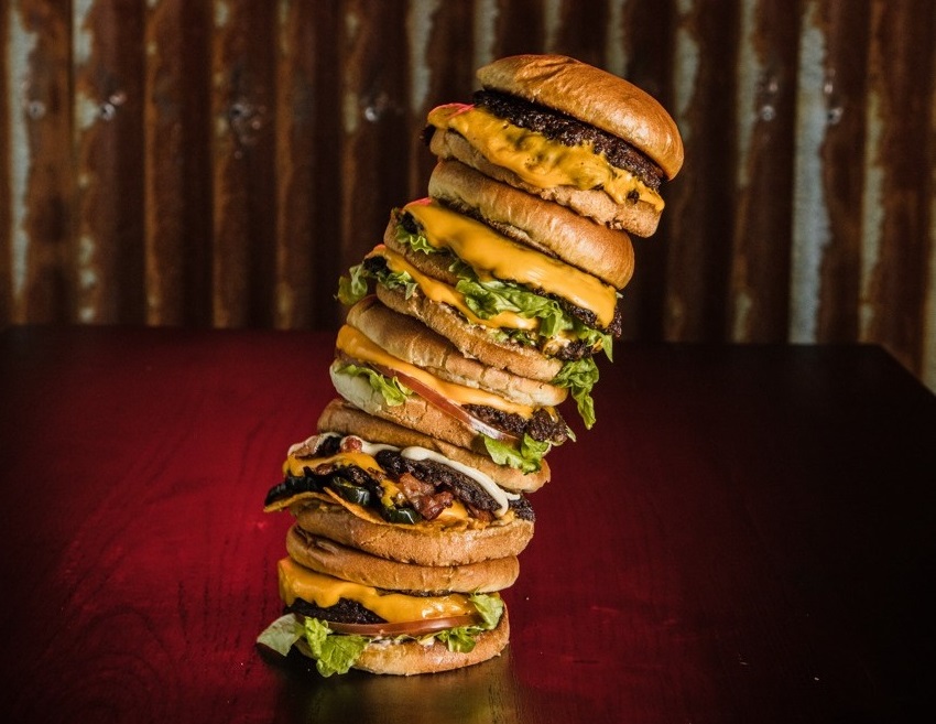 2Guys' New 2.5kg Burger Stack Challenge in Reykjavik, Iceland!! - Promogogo